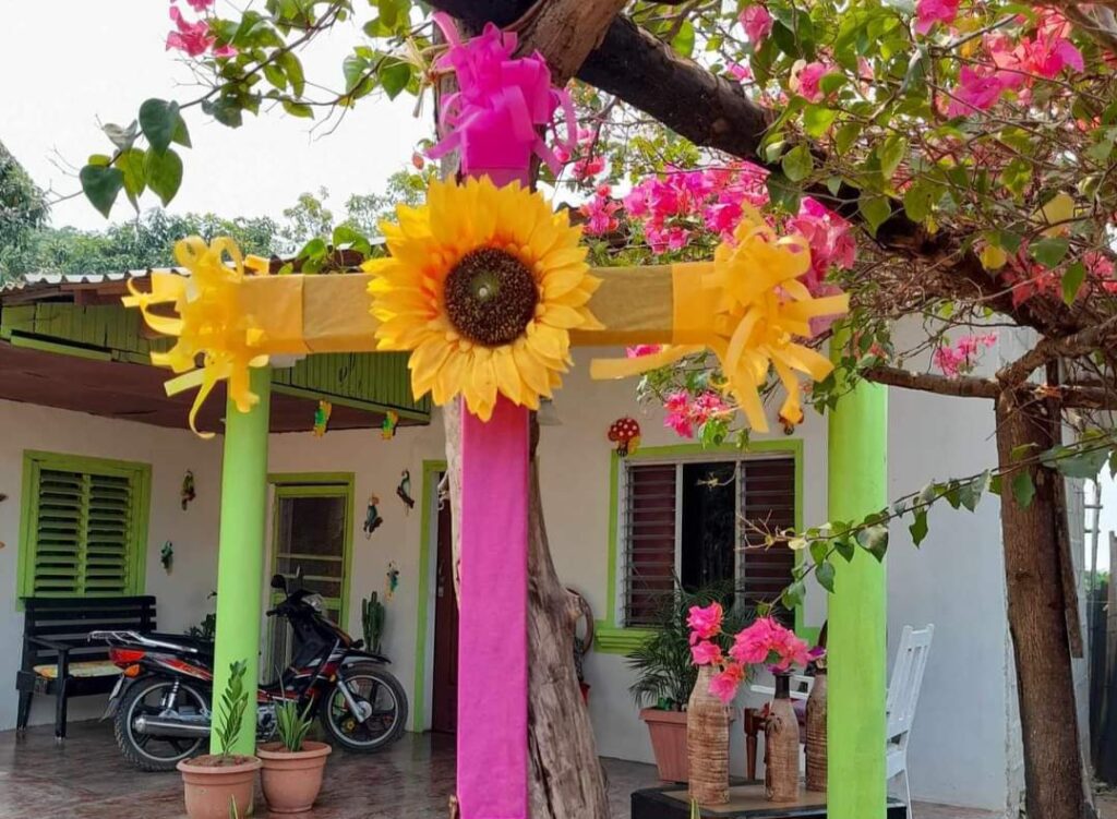 Dia de la Cruz: Tejiendo Hilos de Fe y tradición - ElComejamo